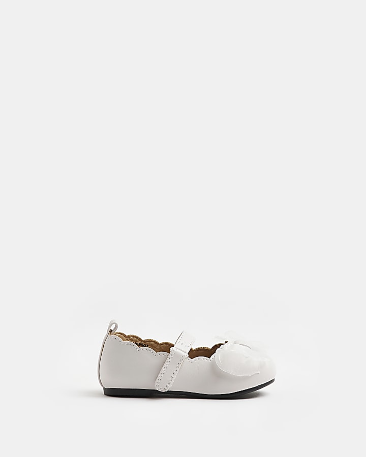 mINI gIRLS Cream Bow Trim ballet Shoes | River Island